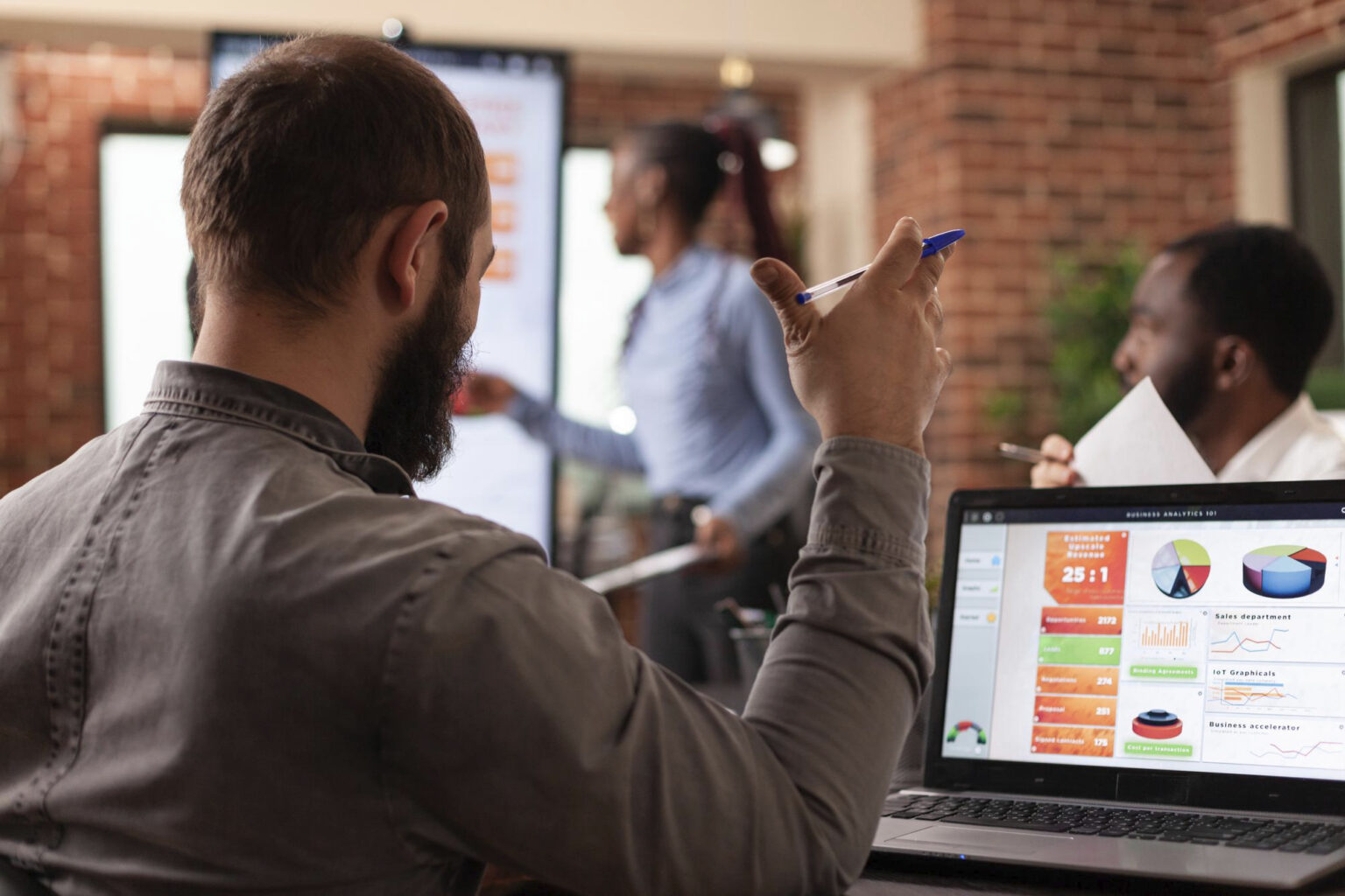 About Us – Rogue Business